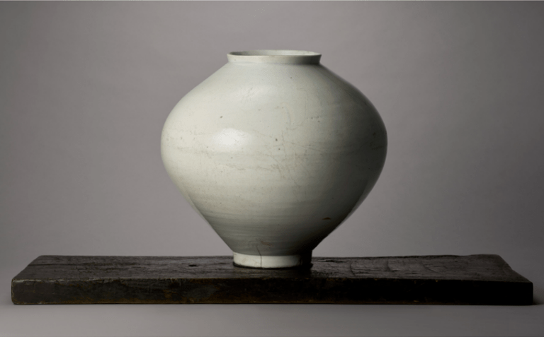 The Timeless Beauty of the Korean Moon Jar: Why It’s So Loved and So ...
